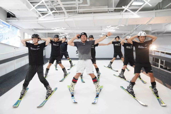 3店通用，体验香槟粉雪的梦幻雪屋！1800㎡室内专业滑雪场 上海Snow51滑雪基础课多少钱-什么值得买