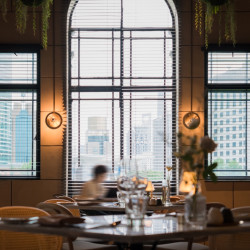 【省1022元】博物馆里的西餐厅！露台餐厅360度俯瞰魔都！上海历史博物馆ROOF 325 RESTAURANT BAR甄选浪漫双人餐多少钱 ...